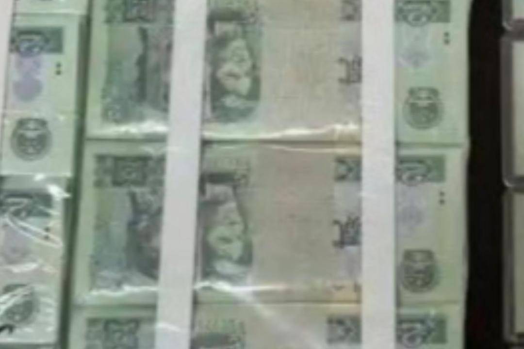 1万多张2元人民币，刚刚拍出83.16万元