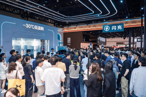 北京车展顶流实锤！比亚迪E3馆炸场，明星老外齐打卡_搜狐汽车_搜狐网