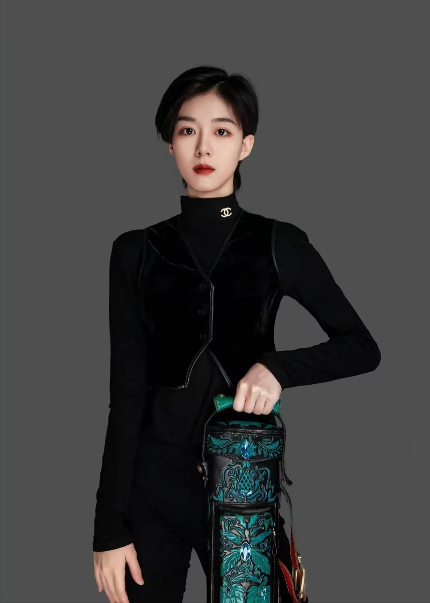 17岁“中式台球美少女战士”王思诺，颜值吸睛实力双爆表！