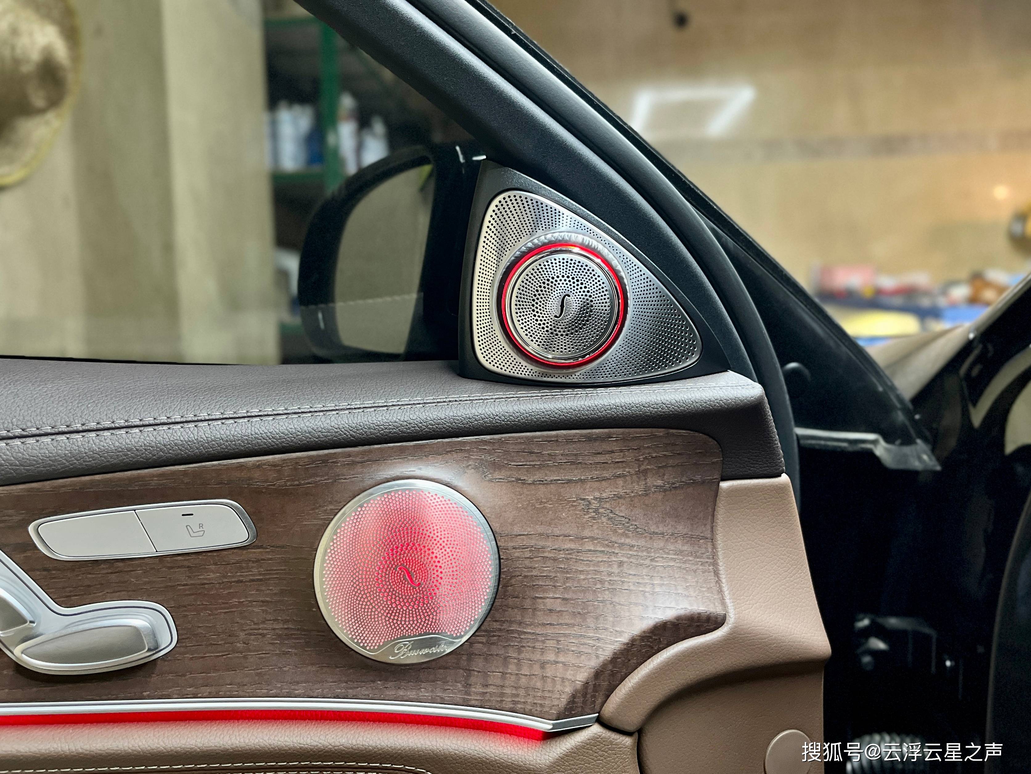 自动上“女”功能【奔驰E260L】改装四件套64色氛围灯（4k）-云浮云星汽车音响_搜狐汽车_搜狐网