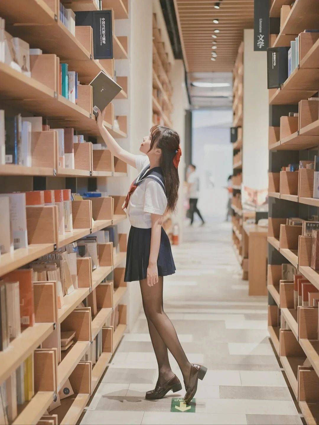 JK配黑丝，校园女神纯欲天花板-搜狐大视野-搜狐新闻