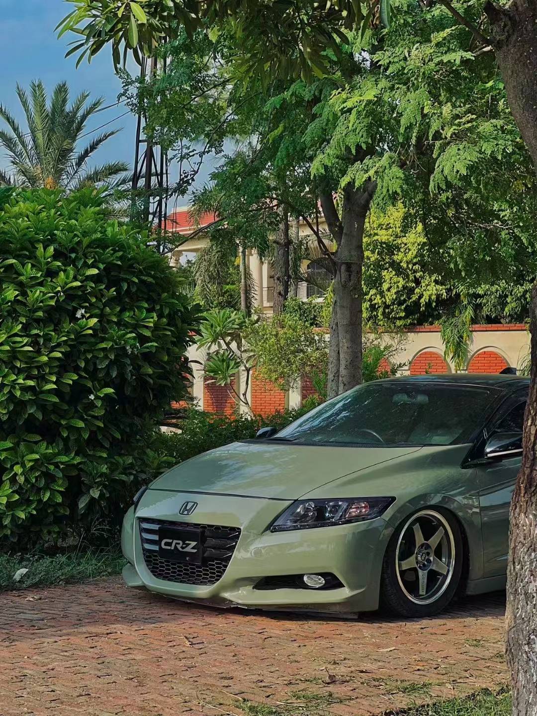 巴基斯坦的本田CRZ改装：AIRBFT气动避震下的低趴艺术_搜狐汽车_搜狐网