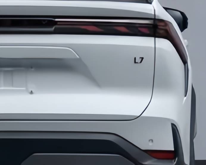 吉利银河L7 EMi春节前后预售，1.5L插混动力，家用新选择？_搜狐汽车_搜狐网