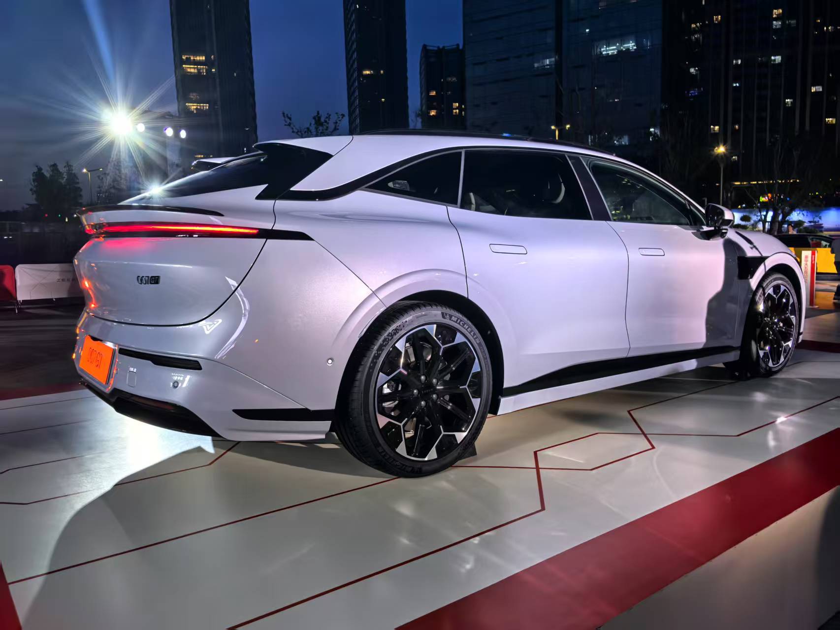 极氪007GT正式上市 限时19.99万元起，新起点的诚意之作_搜狐汽车_搜狐网