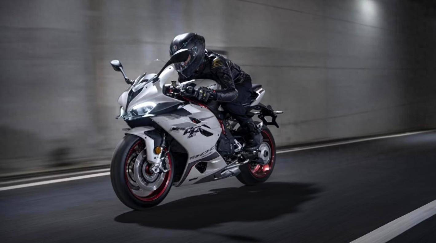 国产首台公升级仿赛 SRK 921RR：突破价格边界，勇攀仿赛新高_搜狐汽车_搜狐网