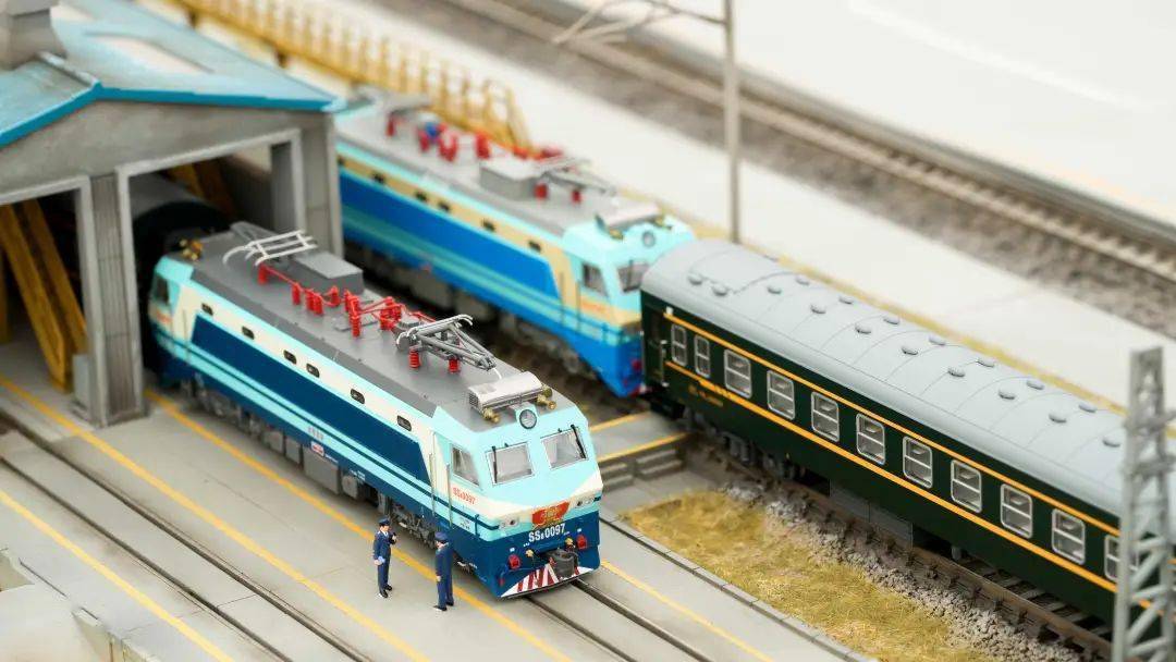 中车文创与长鸣联合开发的首款火车模型SS8上线，被抢购一空_搜狐汽车_搜狐网