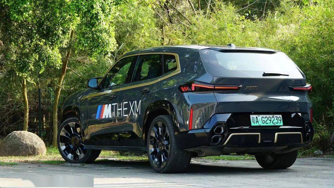 4.4T大V8，超5.1米长，标配四驱，SUV也能贴地飞行，但竟然是..._搜狐汽车_搜狐网