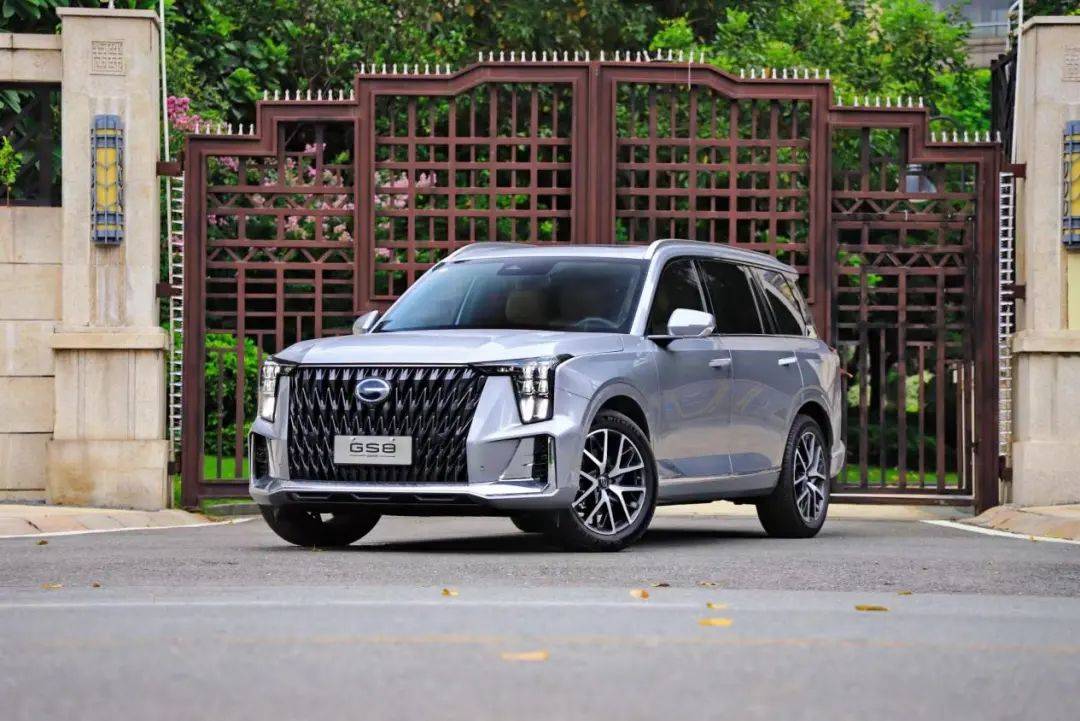 2.0T+8AT 261马力，轴距2米82，豪车内饰+电磁悬架，18万看啥合资？_搜狐汽车_搜狐网