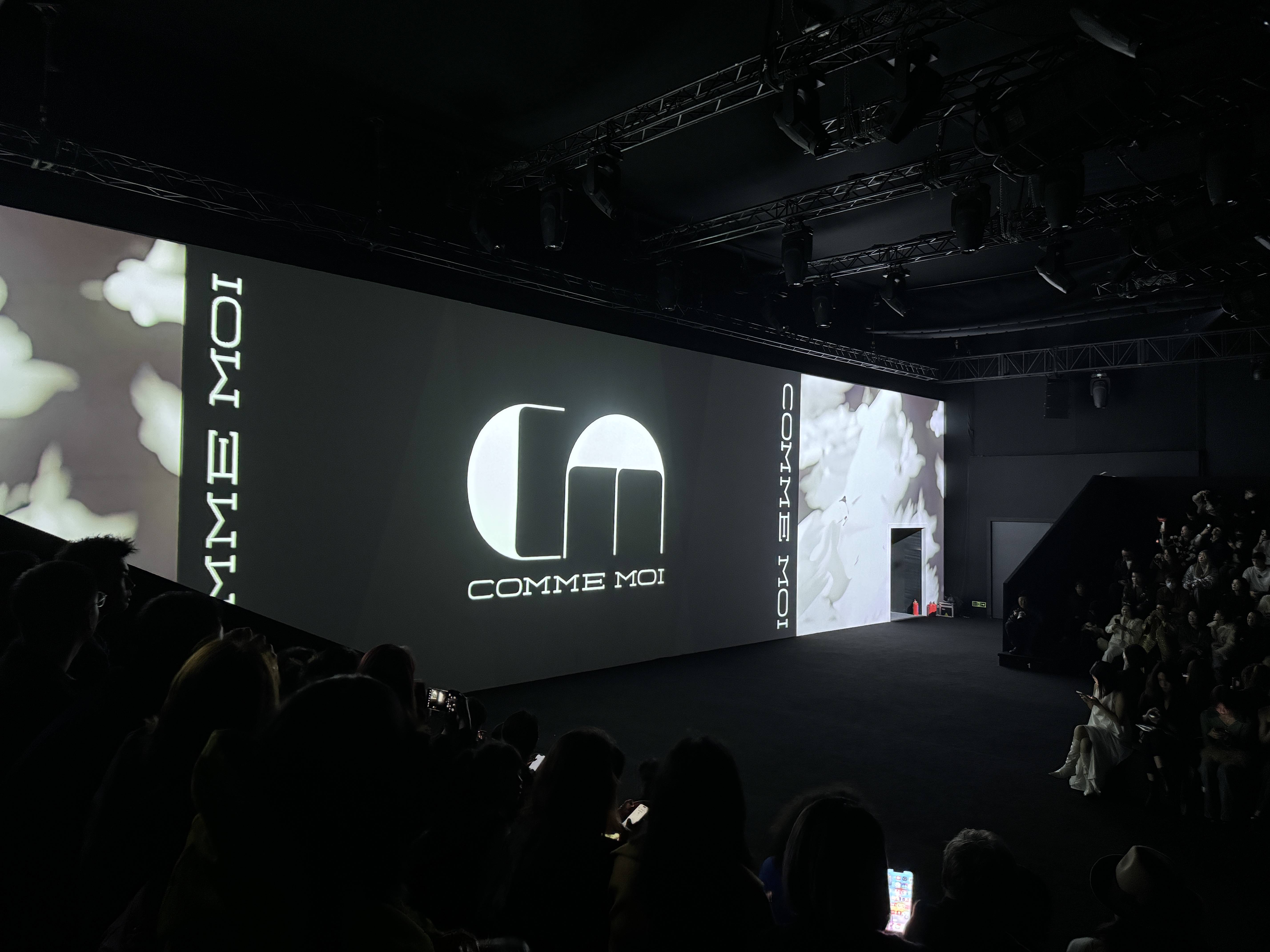 上海时装周：吕燕COMME MOI 2024春夏大秀如约而至_花卉_面料_系列