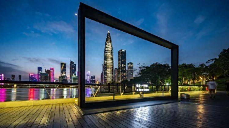 《无尽影院》艺术装置亮相深圳湾，与城市共创“最长的电影”_取景框_作品_自然