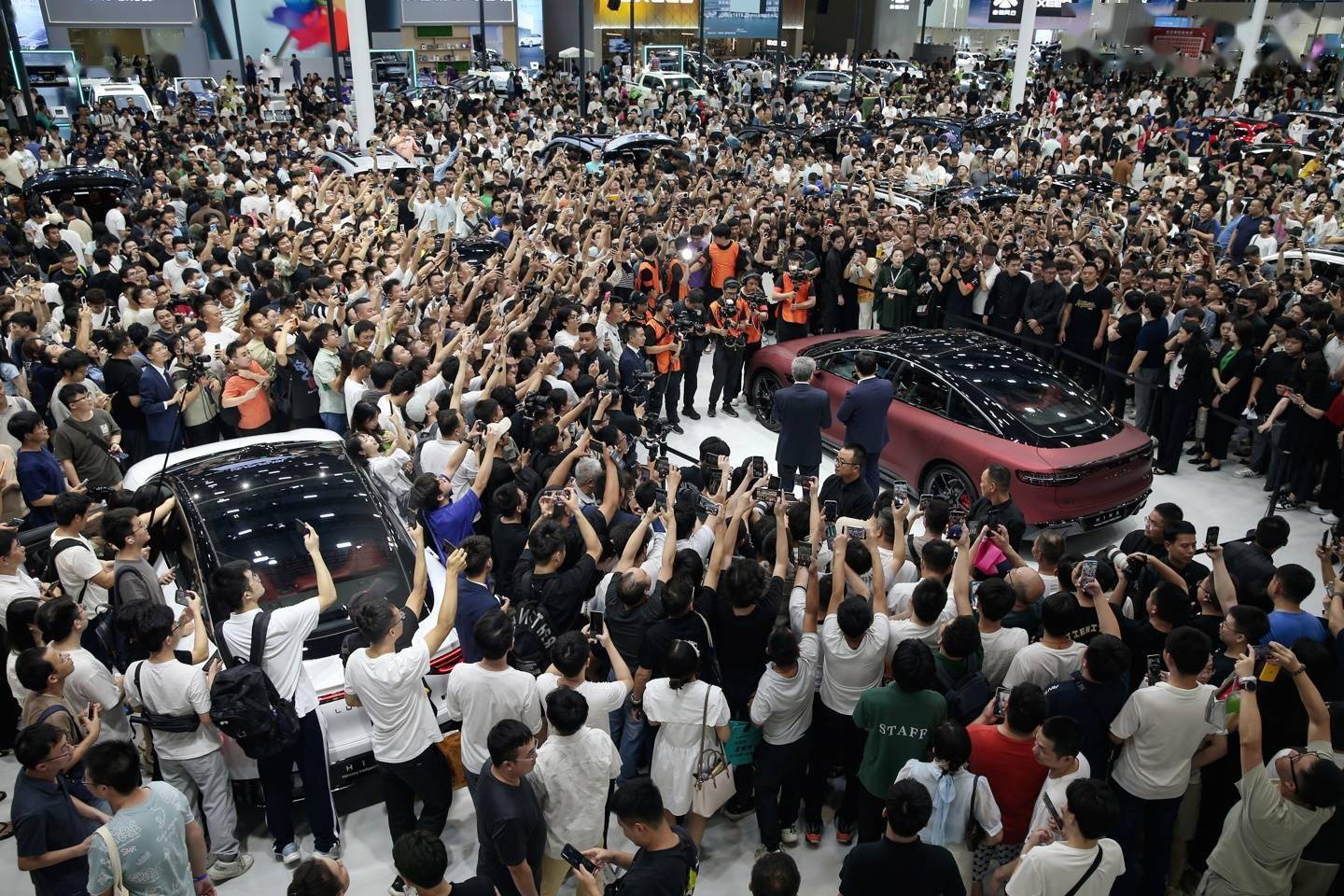 智界S7推出香颂绿、罗曼尼红改色膜，前者为Pura 70 Ultra同款色_搜狐汽车_搜狐网