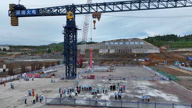 项目动态｜大湾2×660MW低热值（CFB）煤电项目一号机组锅炉首根钢架顺利吊装_建设_贵州_验收