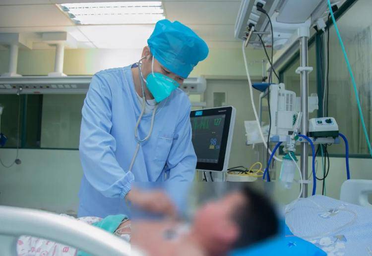 轻轻舔一口，4岁男孩中毒进ICU！不少人家里都有_植物_医生_有毒