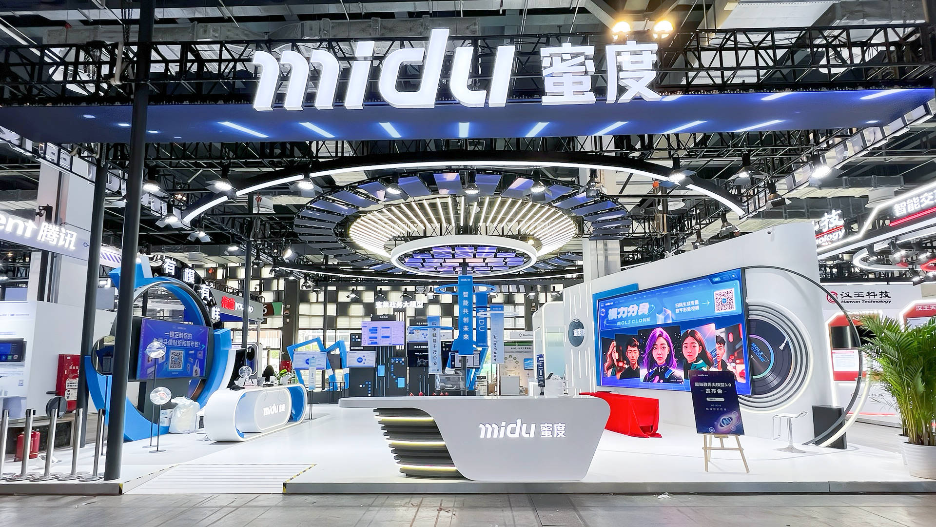 对话蜜度CTO刘益东：价格战、MoE......中国AI大模型下一步“卷”什么？｜直击WAIC 2024_场景_训练_为客户提供