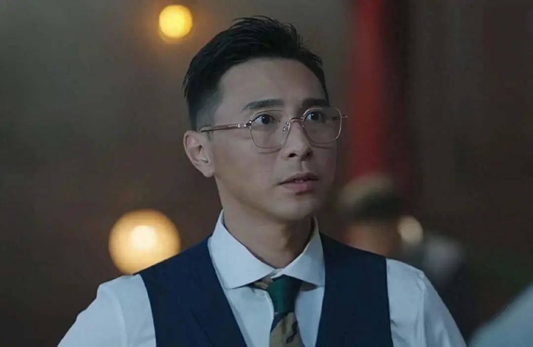 TVB帅气小生沦为男N号，多次在剧中领盒饭，割完双眼皮变帅哥_高层_网友_丑闻