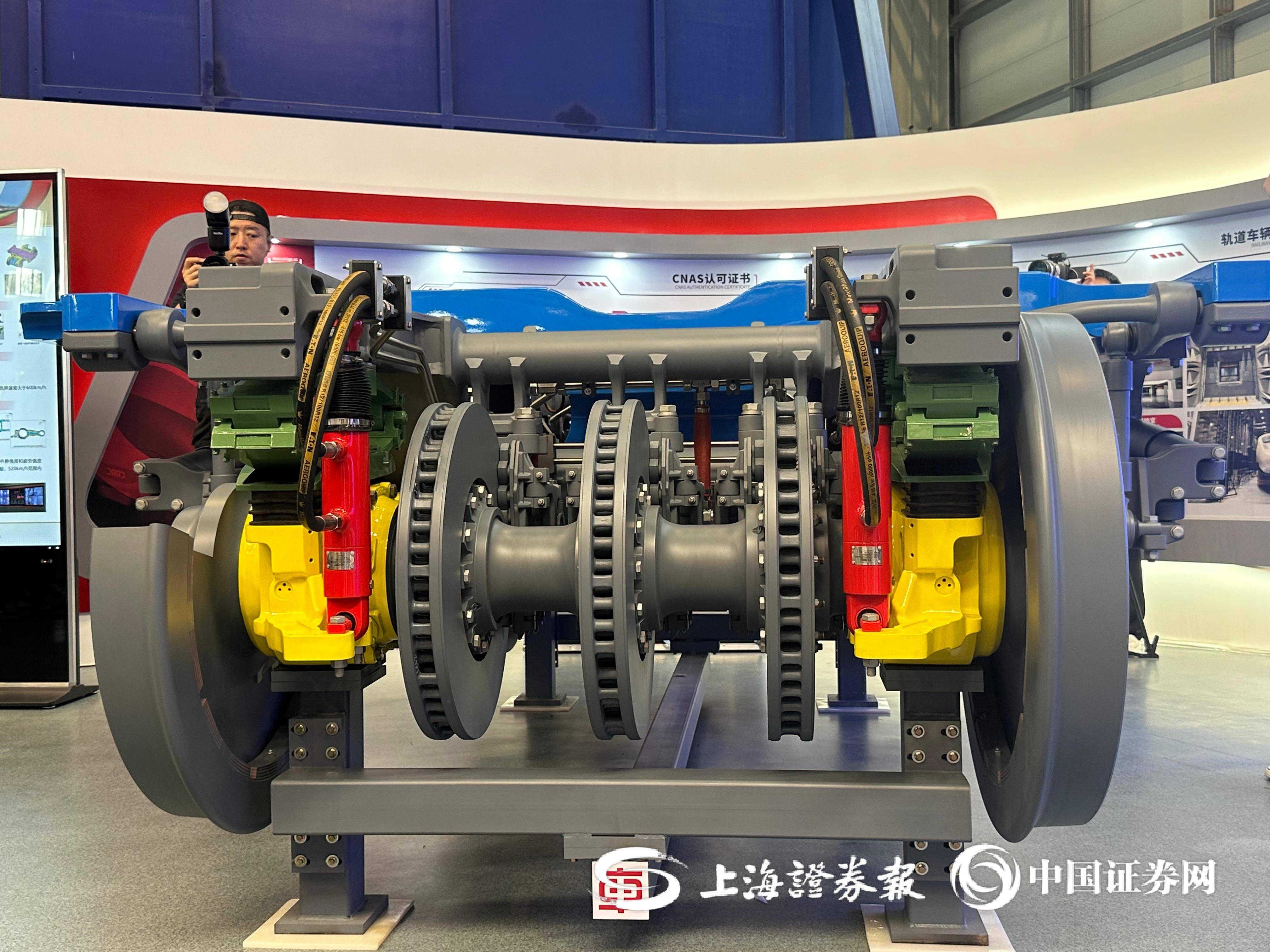 高速动车组技术取得新突破！中车长客发布创新产品内置式转向架_轨道_车辆_降低
