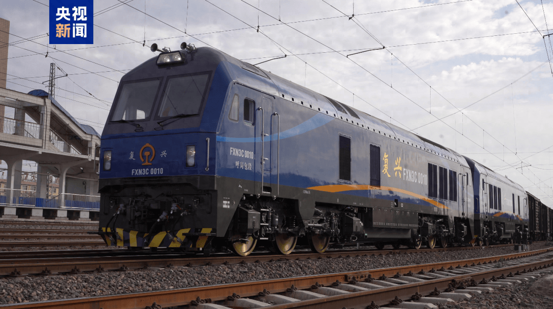国产新型高寒耐风沙FXN3C型内燃机车首次投用_巴彦_雷克和_列车
