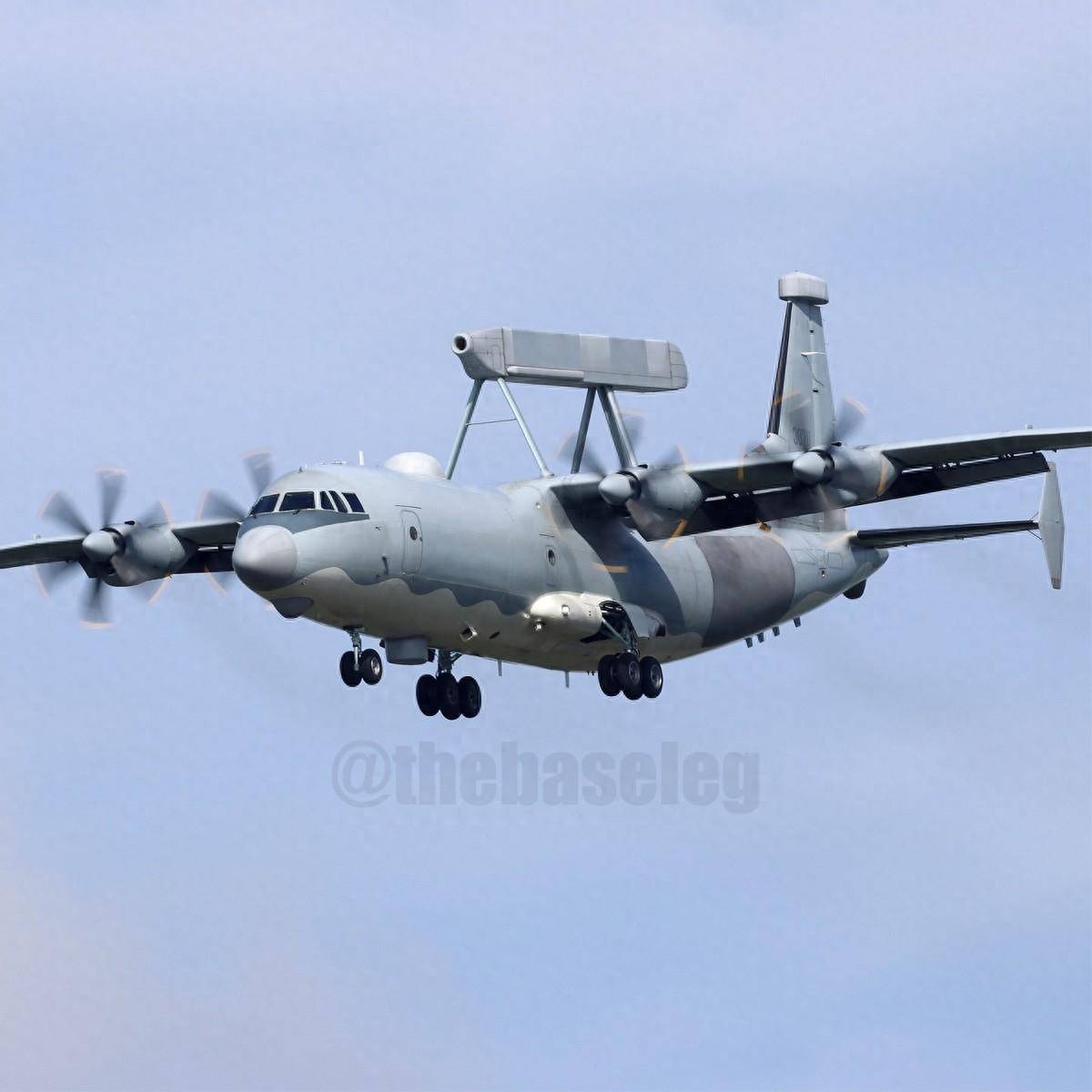 解放军“狠角色”出国，让友军好好领略了，中国空军压箱底的本事_电子战机_天线_能力