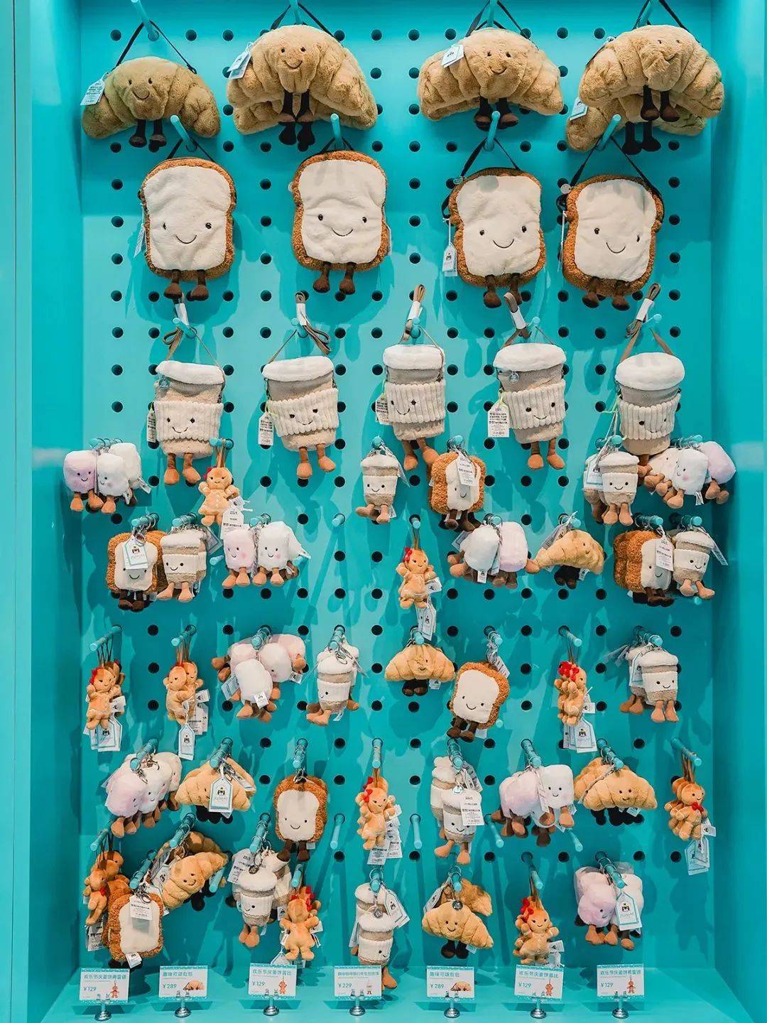 品牌故事｜Jellycat：一个让成年人情绪价值拉满的英国玩具品牌_Gatacre_William_设计