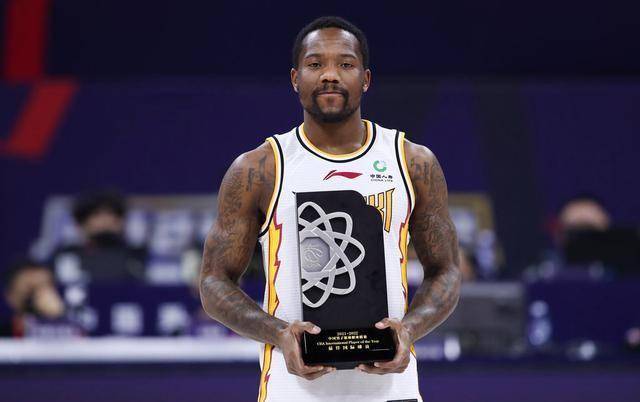 杨鸣有眼光！CBA MVP告别新东家，场均仅10分，辽篮给弗格找帮手_费尔德_辽宁_新疆