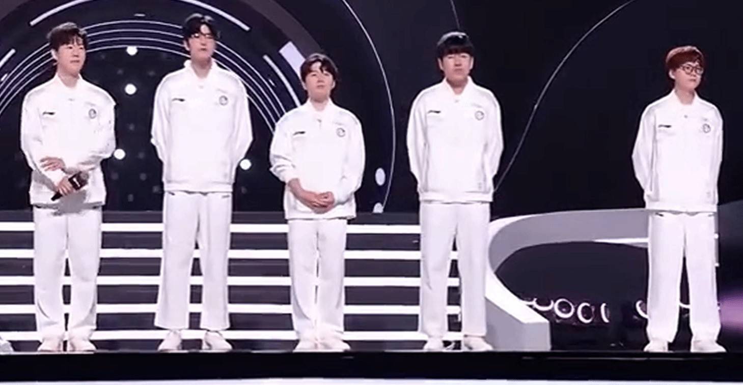 《英雄联盟》骆歆穿新IG队服亮相 真是可爱好看_Shy_The_赛季