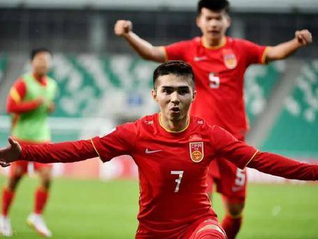CCTV5直播聚焦：U20国足首秀，两大核心归来助力久尔杰维奇冲首胜_比赛_王钰栋_刘诚宇