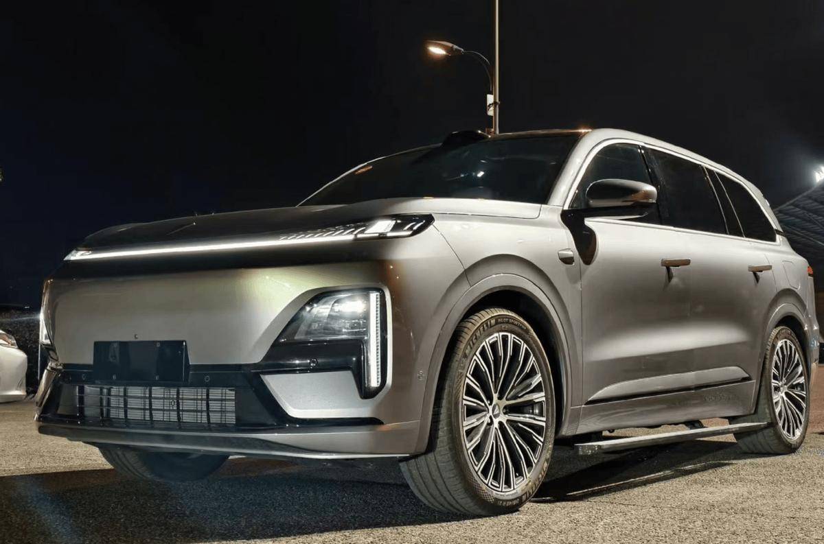 深蓝S09首发挑战理想L9：AI大战前夕，谁将成为智能SUV新王者？_搜狐汽车_搜狐网