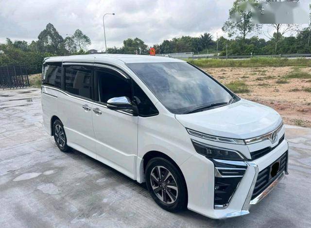 威尔法即视感！丰田NOAH家用MPV实车曝光_搜狐汽车_搜狐网