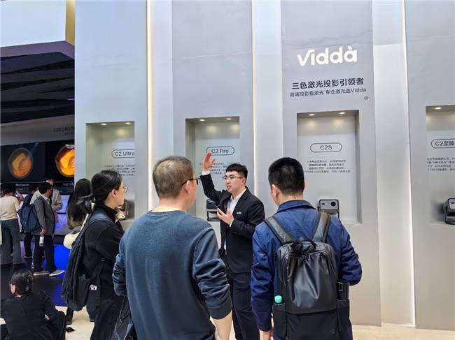 Vidda M2 Pro AWE2025大放异彩，4K三色激光投影新标杆仅售4000档？_光学_展会_高度