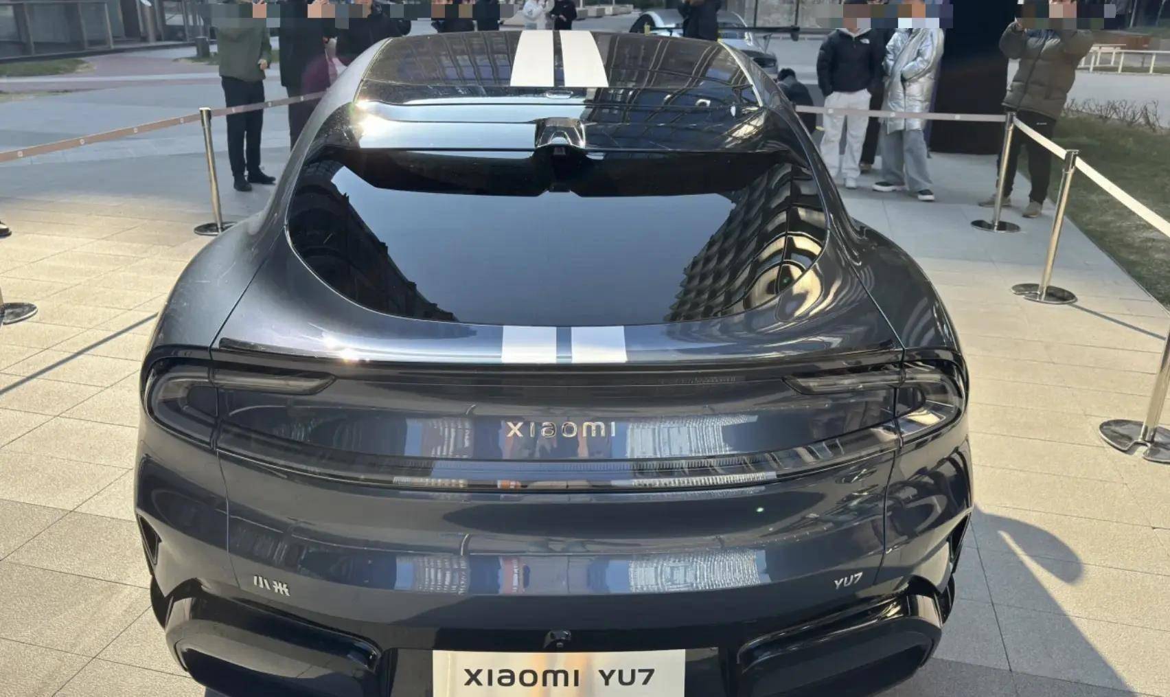 小米YU7内饰大揭秘：双色设计配远端仪表，年中上市能否撼动Model Y地位？_搜狐汽车_搜狐网