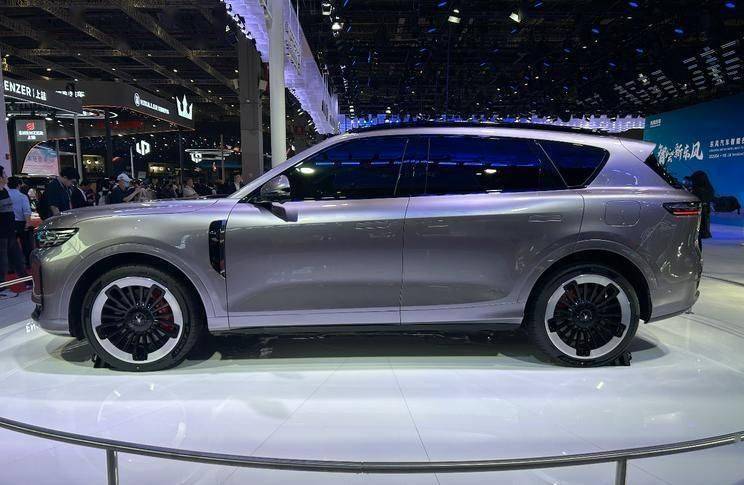 上海车展岚图FREE新款亮相，华为ADS4.0智能驾驶系统成焦点_搜狐汽车_搜狐网