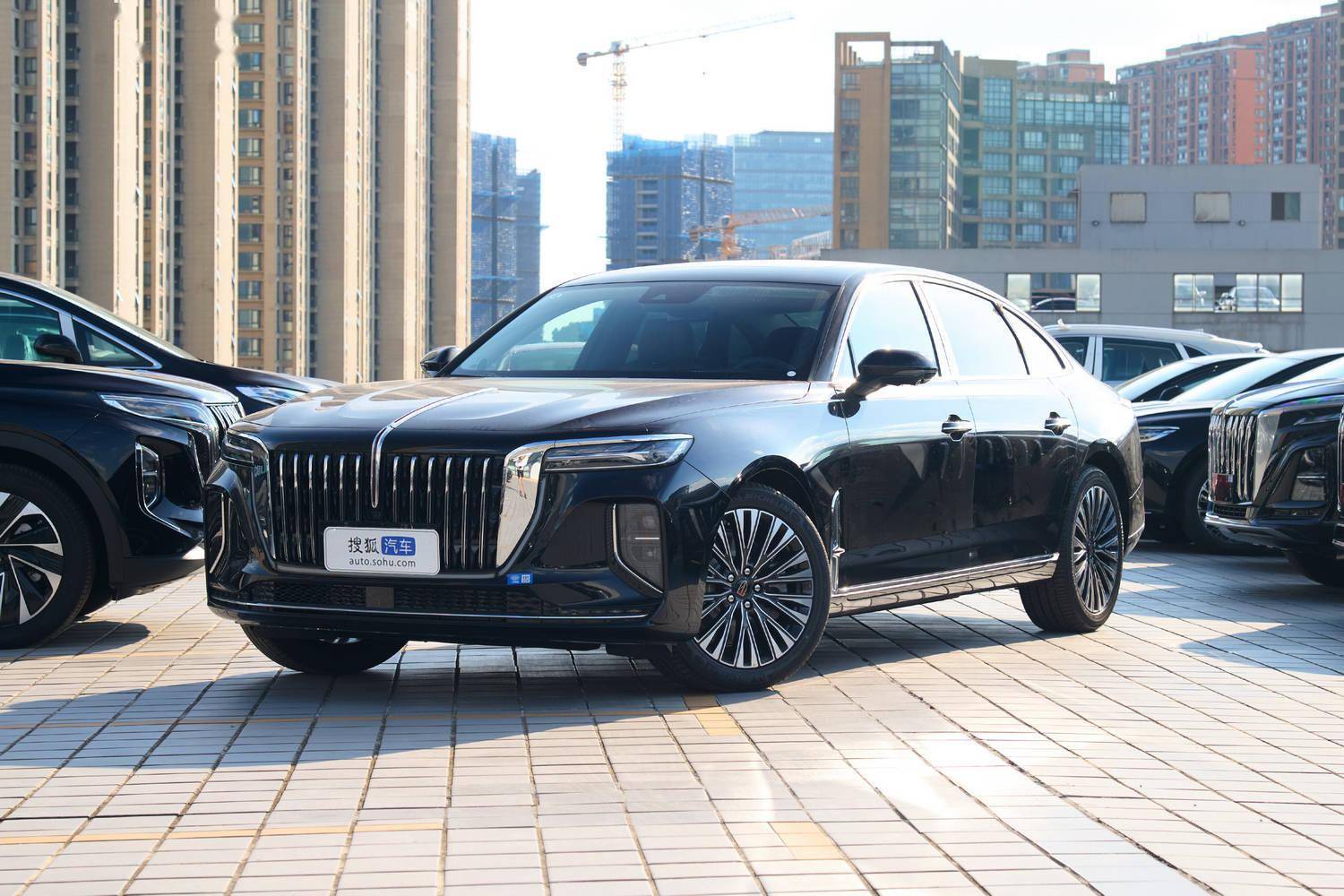 2025款红旗H9焕新上市，2.0T车型升级8AT，售价32.98万起_搜狐汽车_搜狐网