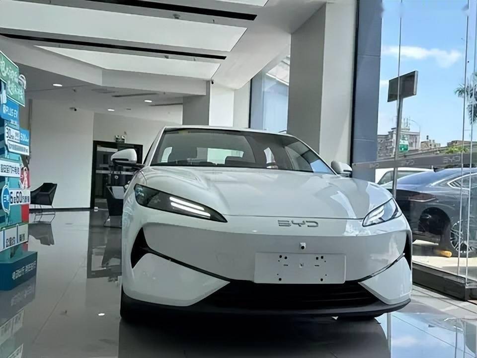 比亚迪e7来袭！纯电中型轿车新选择，续航520Km，轴距超2米8_搜狐汽车_搜狐网