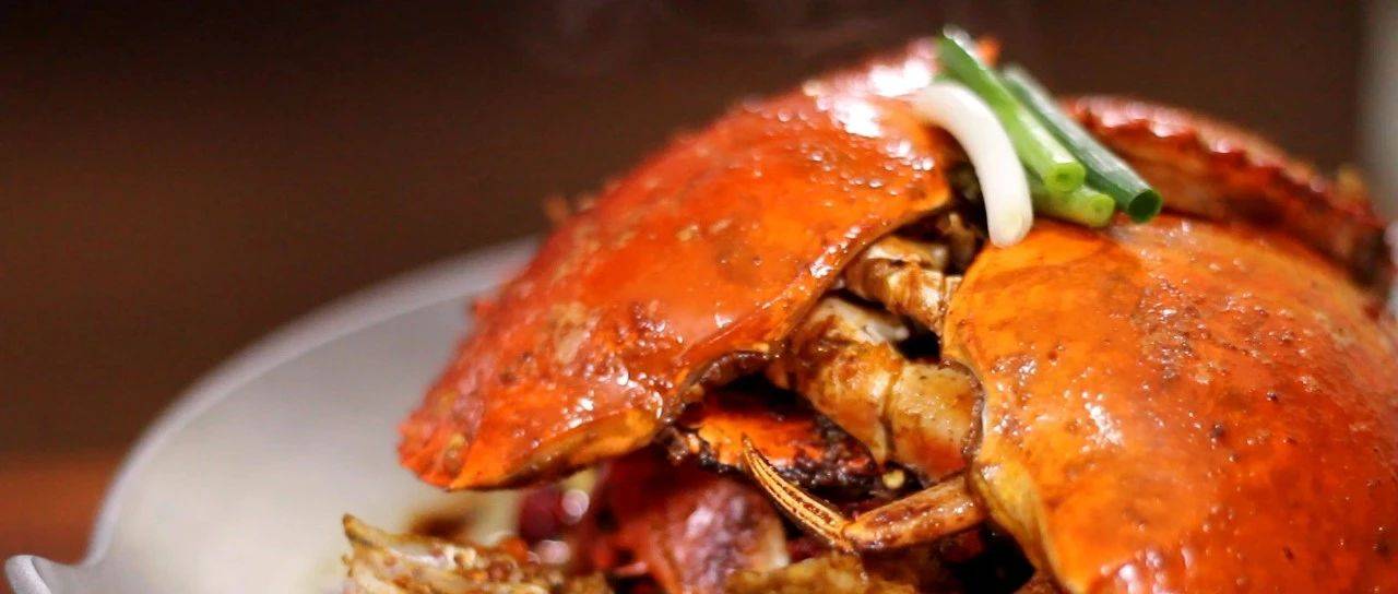 和大厨学习香辣蟹的制作，成菜色泽红亮、麻辣鲜香、口味醇厚_辣椒_小火_姜片