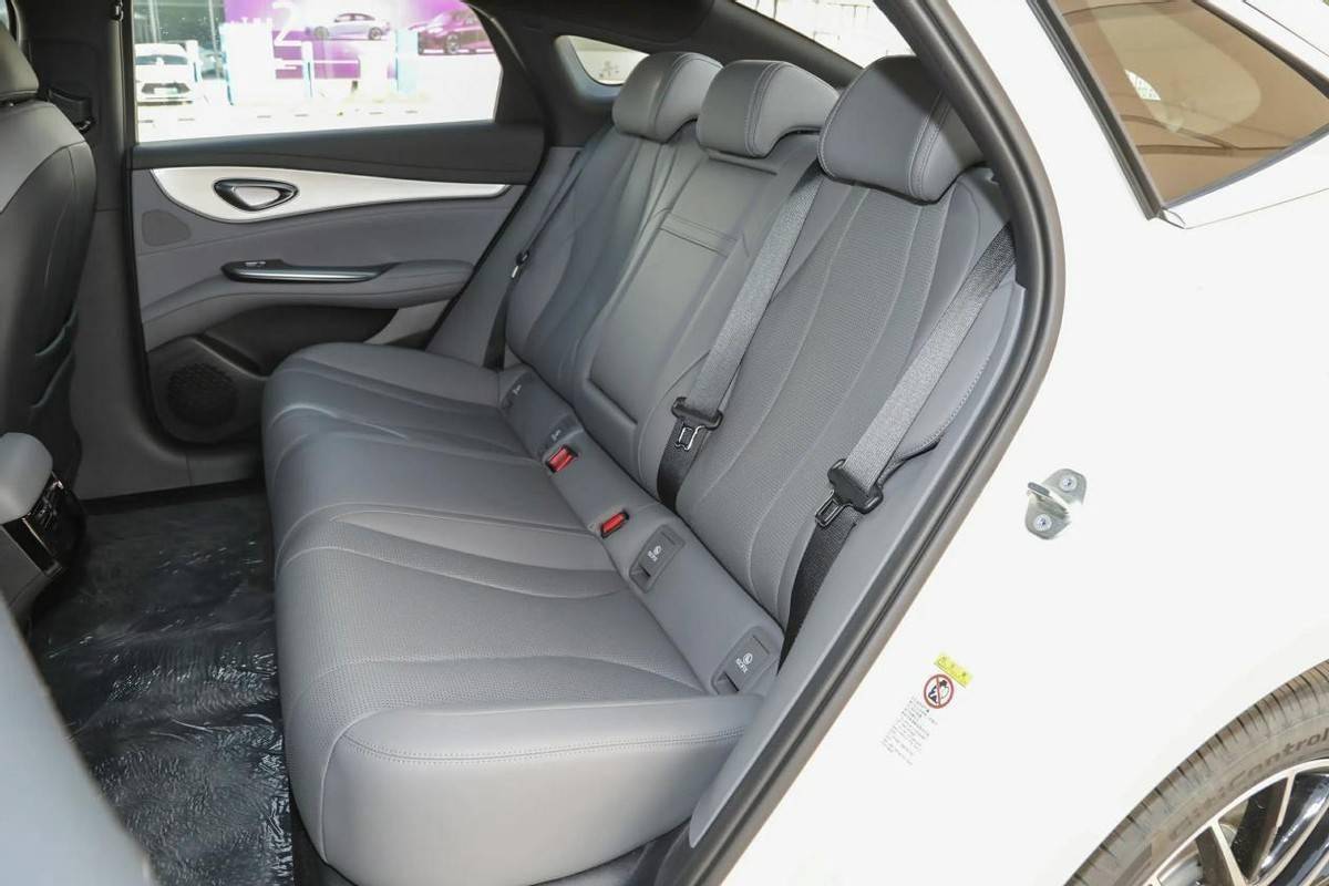 增程PK插混！深蓝L07对比海豹07 DM-i，10多万预算，谁是更优选？_搜狐汽车_搜狐网