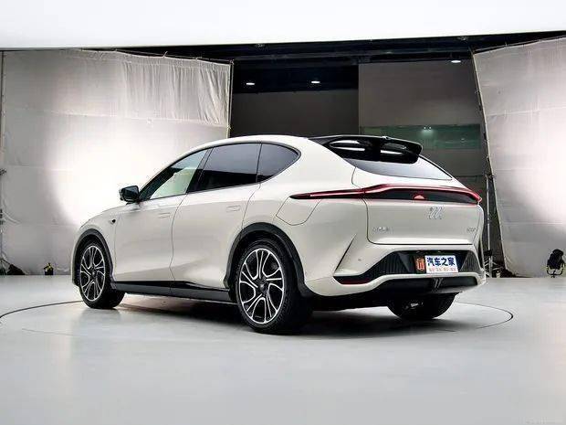 “全景大床房+超长轴距”！智己LS7焕新版上市，32.99万你会心动吗？_搜狐汽车_搜狐网