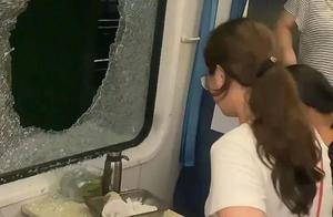 K1373次列车被撞脱线，滞留近3小时！有乘客砸窗通风被带走？铁路公安回应_旅客_金华市_东孝乡