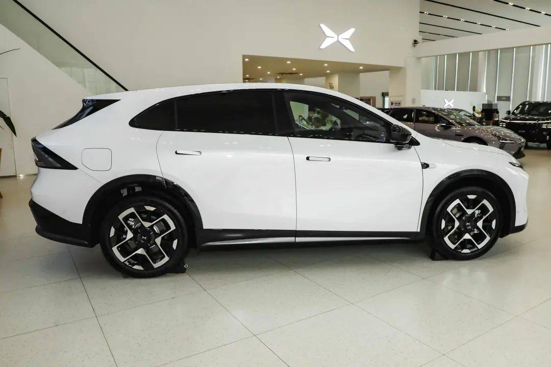 19.58万元起 小鹏G7上市 续航702km/配L3级别辅助驾驶算力_搜狐汽车_搜狐网