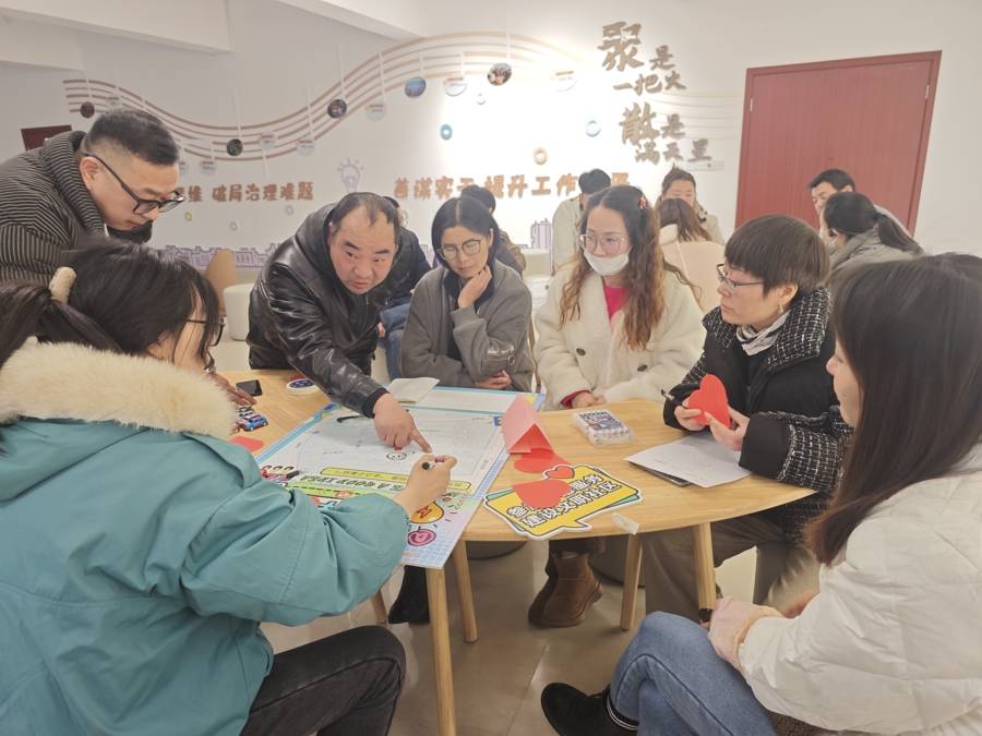 停车棚建了，邻里关系暖了……金山这个社区“议事三级跳”破解治理难题_居民区_视频_家园