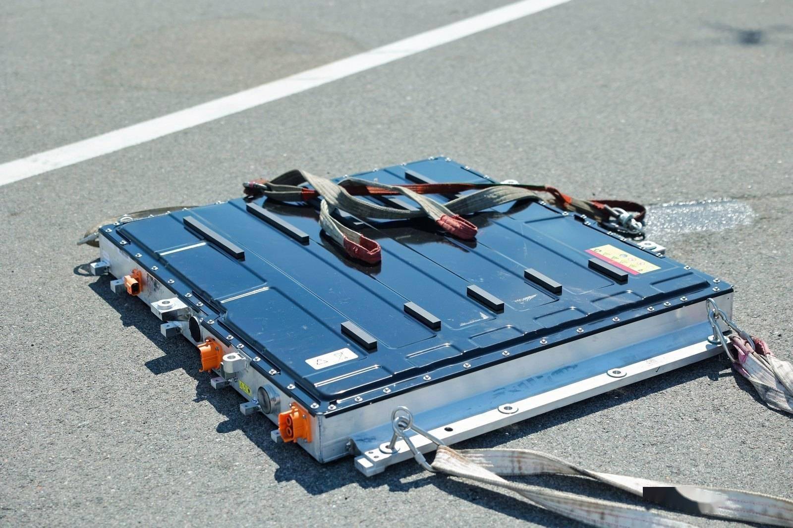 岚图汽车发布岚海智混技术：800V高压+5C超充，续航无忧，安全升级_搜狐汽车_搜狐网