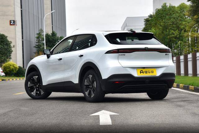 10万级家用纯电SUV怎么选？零跑B10与深蓝S05对比！_搜狐汽车_搜狐网