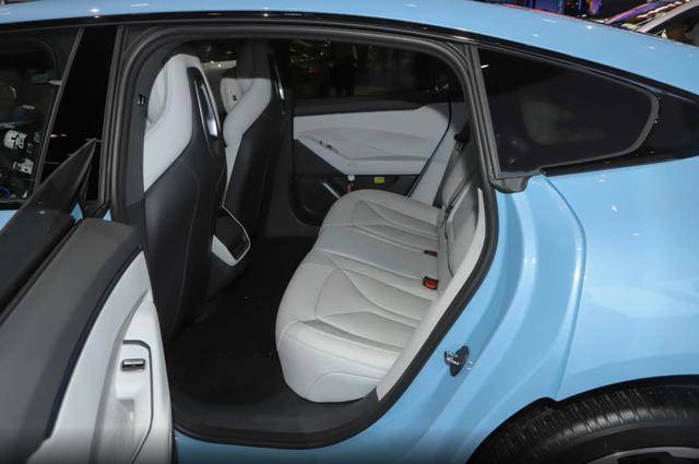 全新小鹏P7全系续航均超700km，售价21.98万起，四款配置如何选？_搜狐汽车_搜狐网