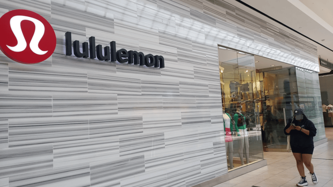 翻车! Lululemon新品开卖仅3天紧急下架! 全网吐槽: 一蹲就透光!_Get_Low_系列